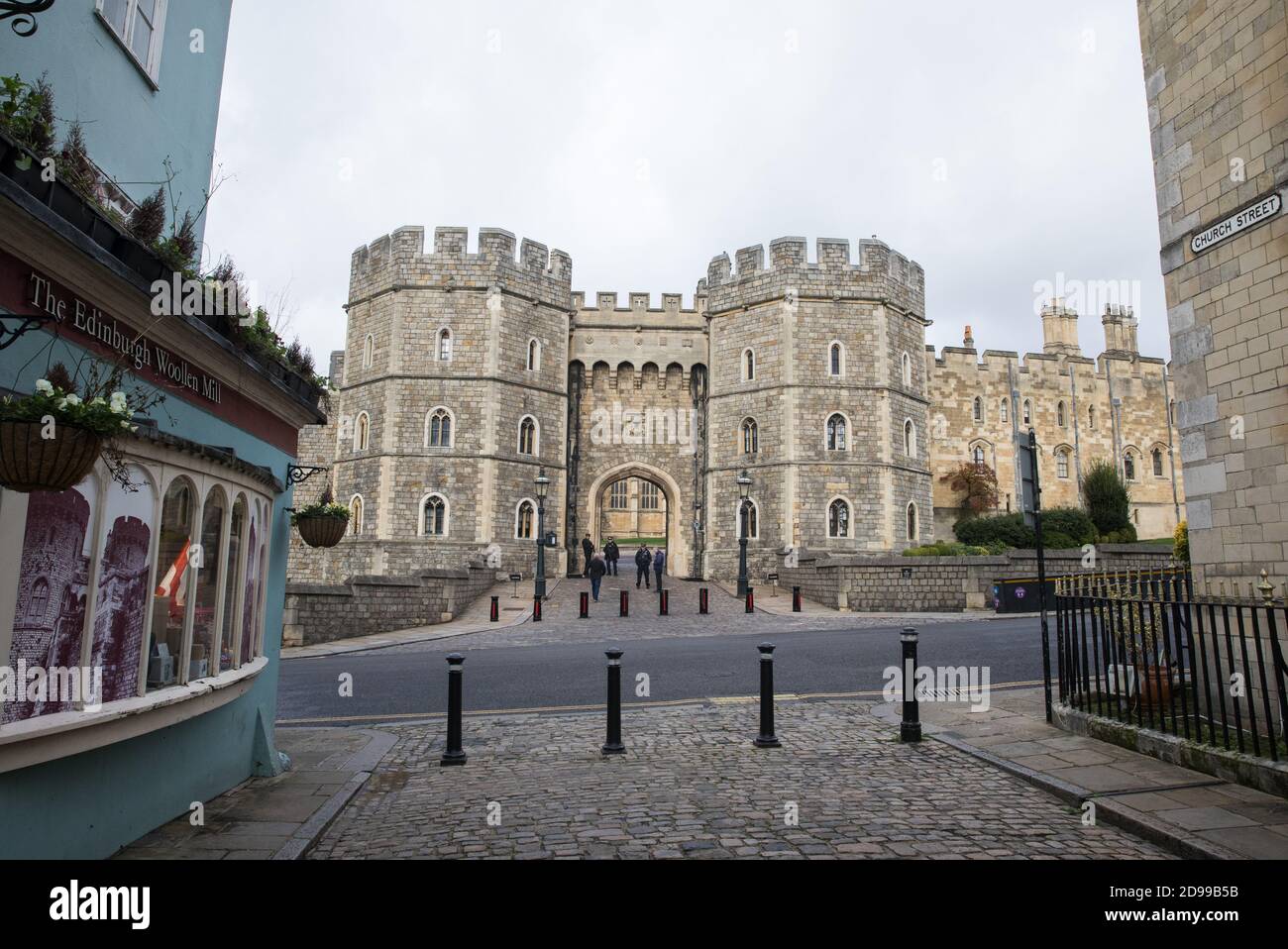 Windsor, UK. 3rd November, 2020. The King Henry VIII gate at Windsor ...