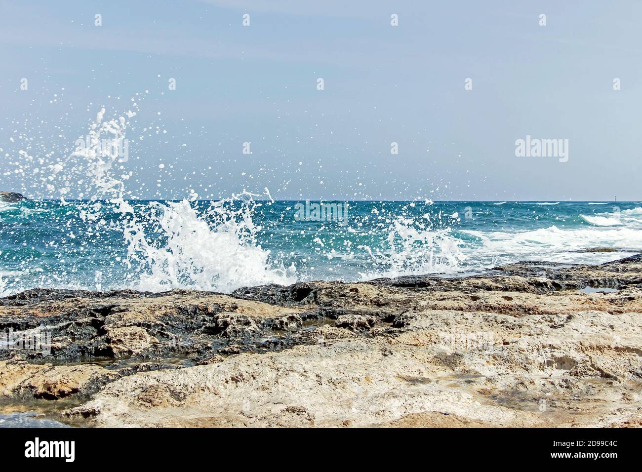 Splash on rocks hi-res stock photography and images - Alamy
