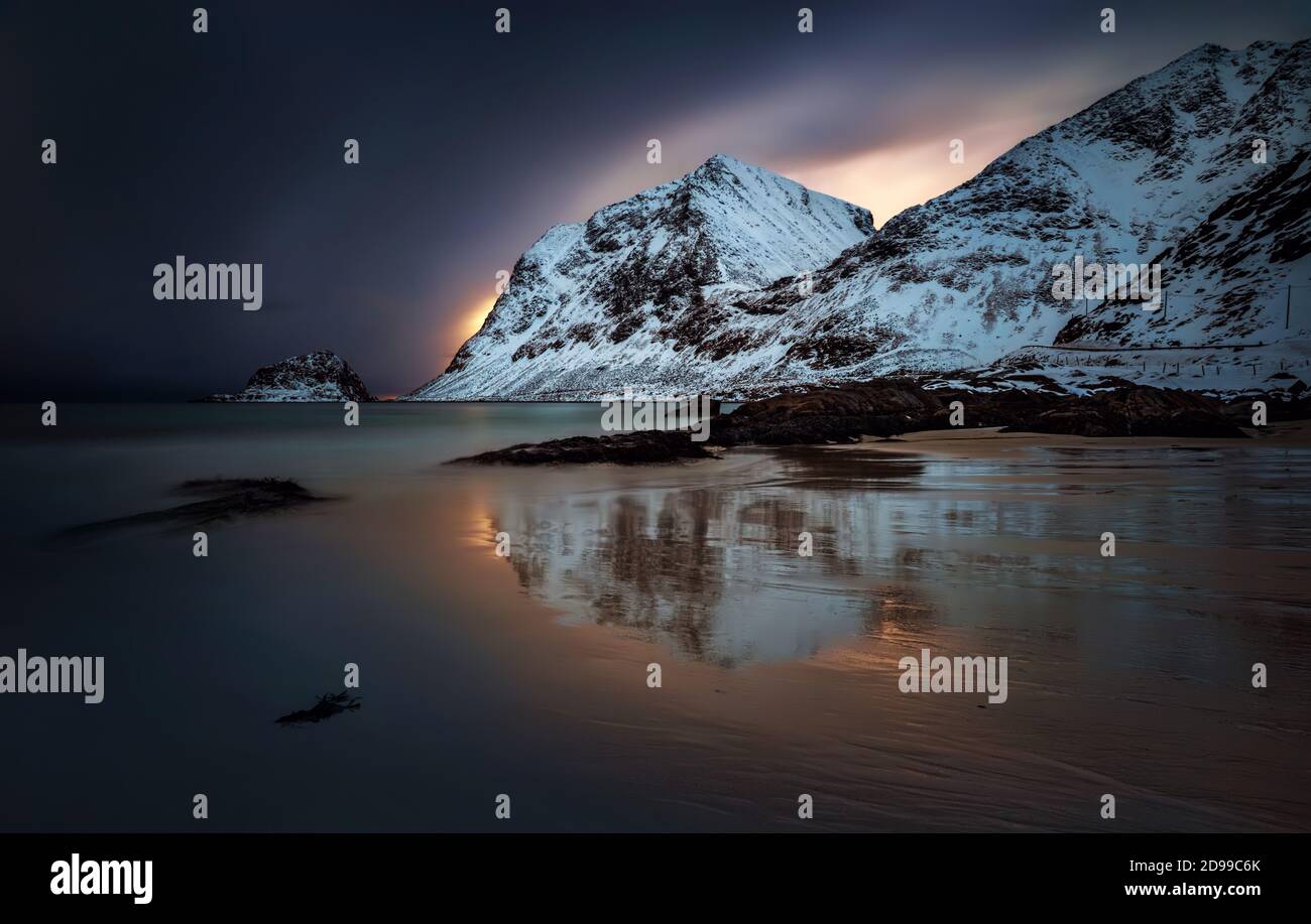 Winter sunset at the beach hi-res stock photography and images - Alamy
