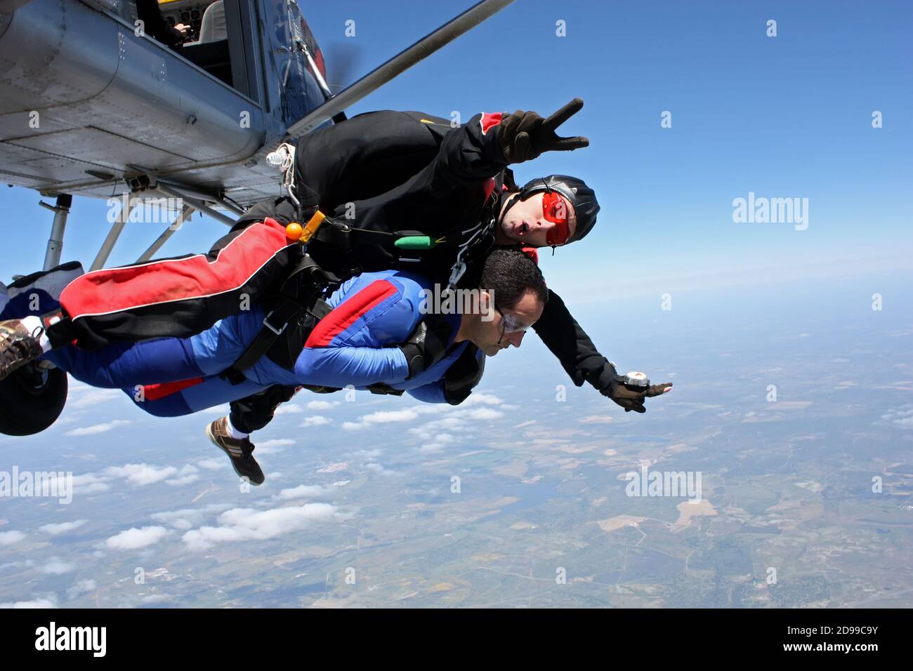 Parachute jumping out of plane hi-res stock photography and images - Alamy