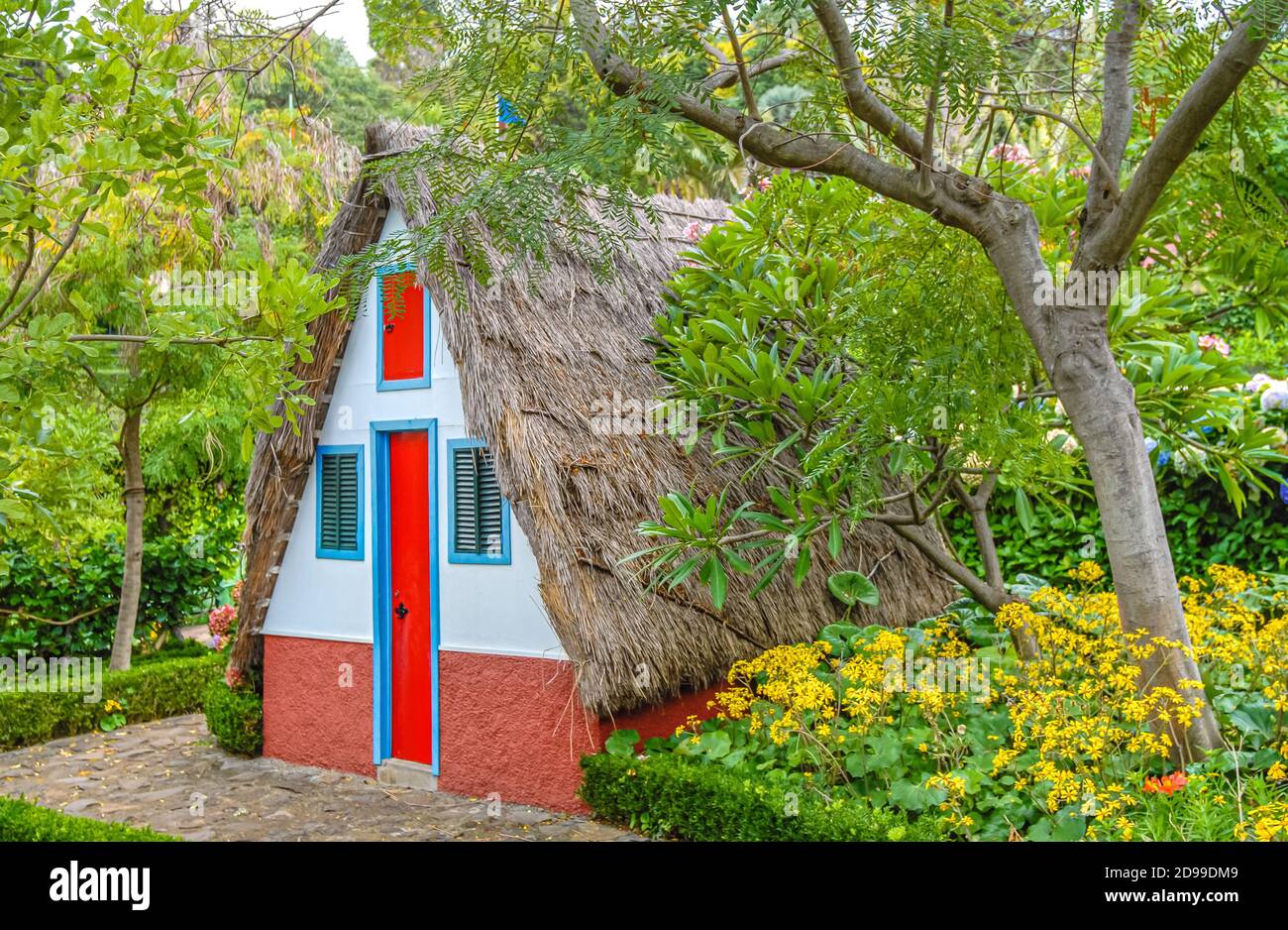 Traditional Madeira house at the Botanical Garden of Funchal, Madeira ...