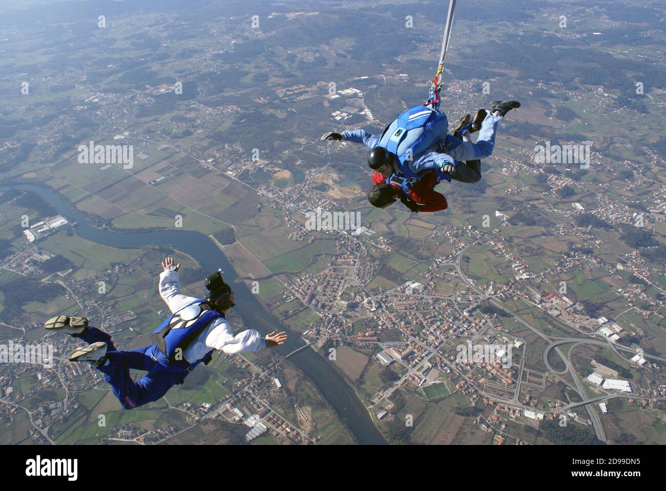Flying and skydiving over city hi-res stock photography and images - Alamy