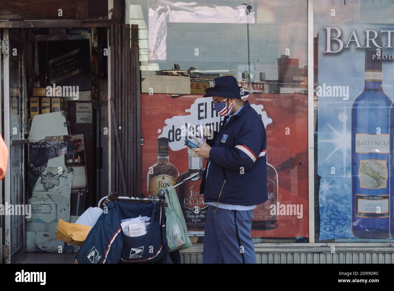 A mail man waring a face mask reproducing the American flag delivers ...