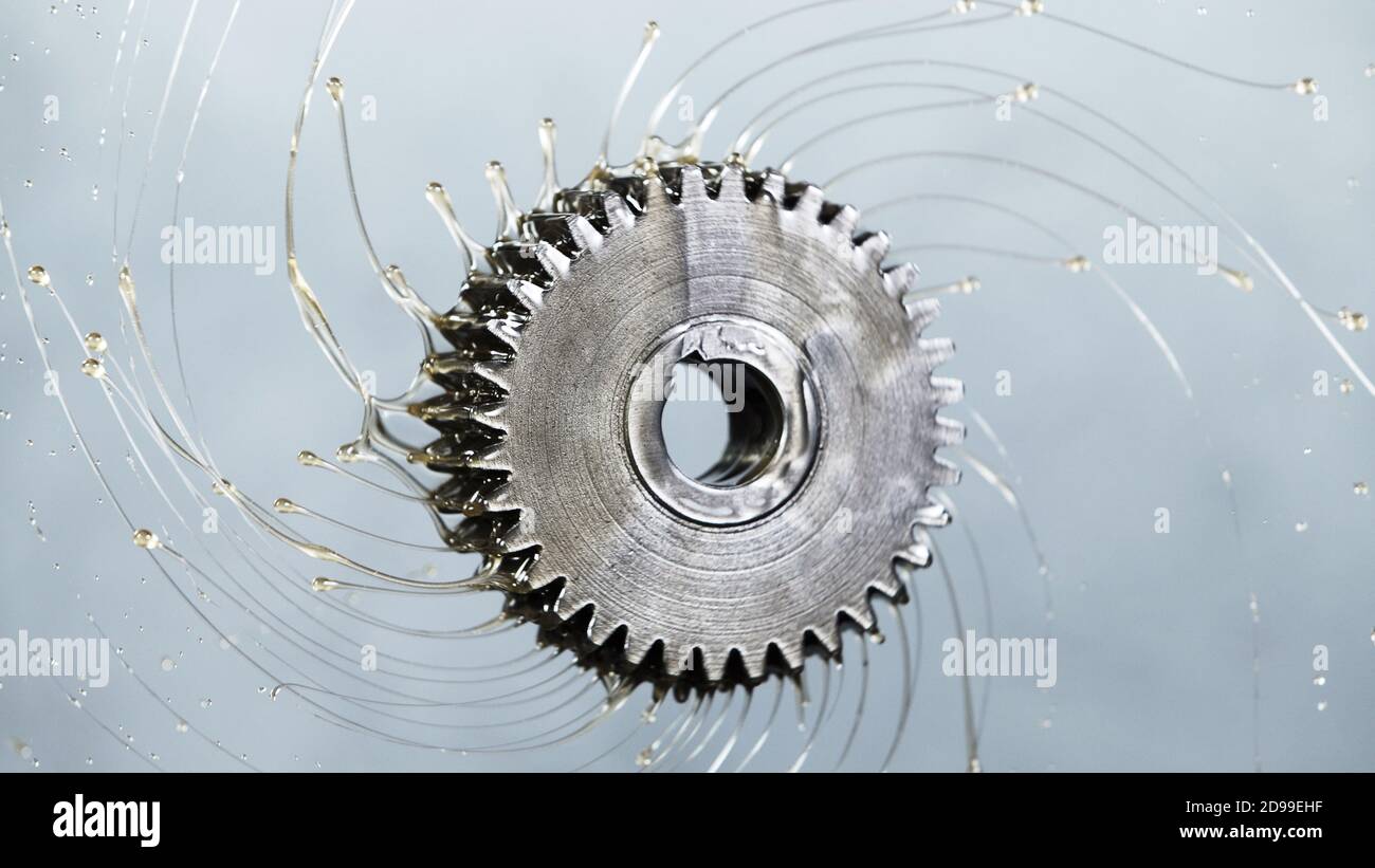 Tooth gear wheel with oil splash, freeze motion, lubrication concept ...