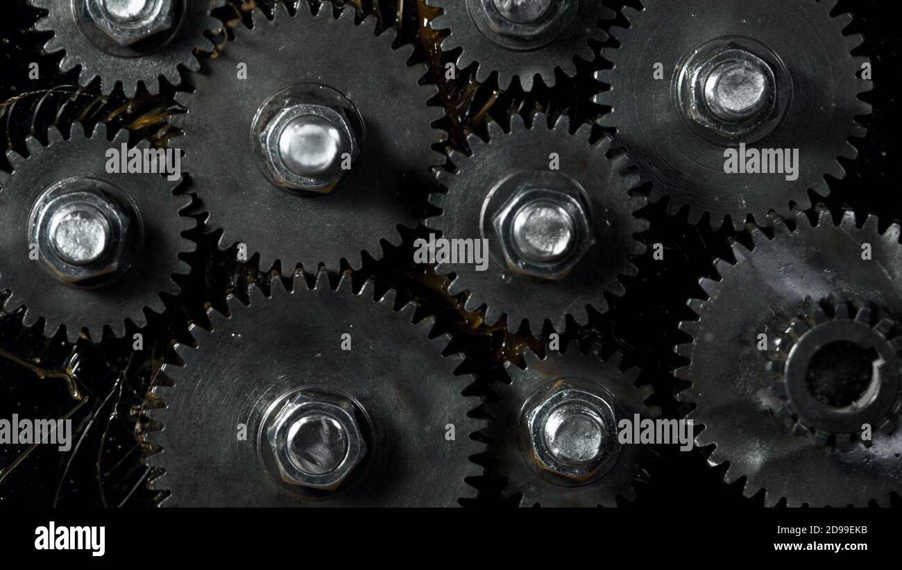 Tooth gear wheel with oil splashes, freeze motion, lubrication concept ...