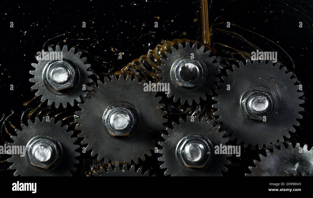 Tooth gear wheel with oil splashes, freeze motion, lubrication concept ...