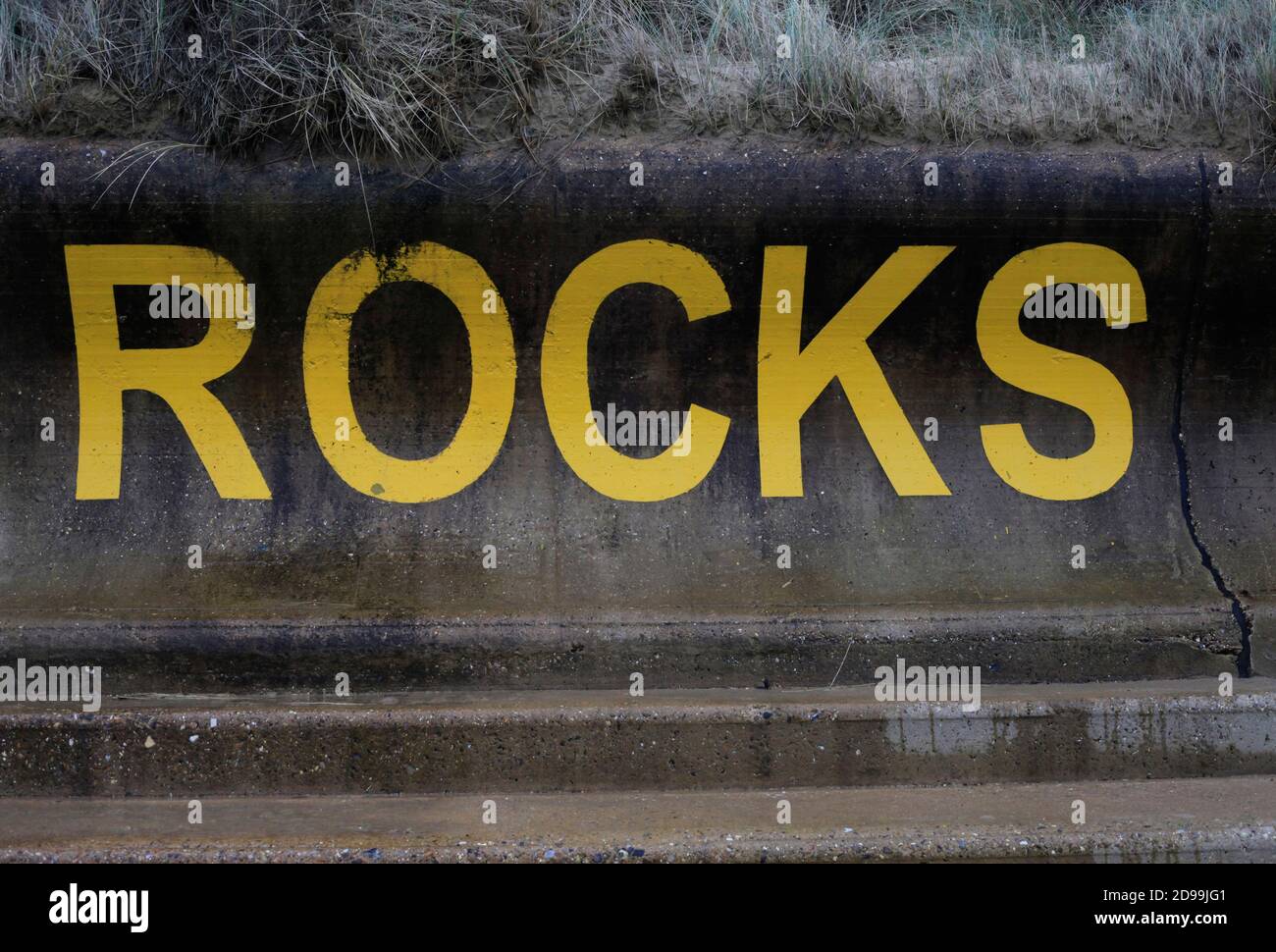 Concrete sea wall defences norfolk hi-res stock photography and images ...