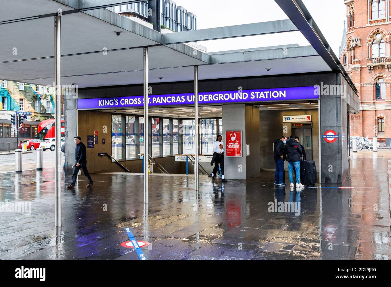 Kings cross underground station hi-res stock photography and images - Alamy