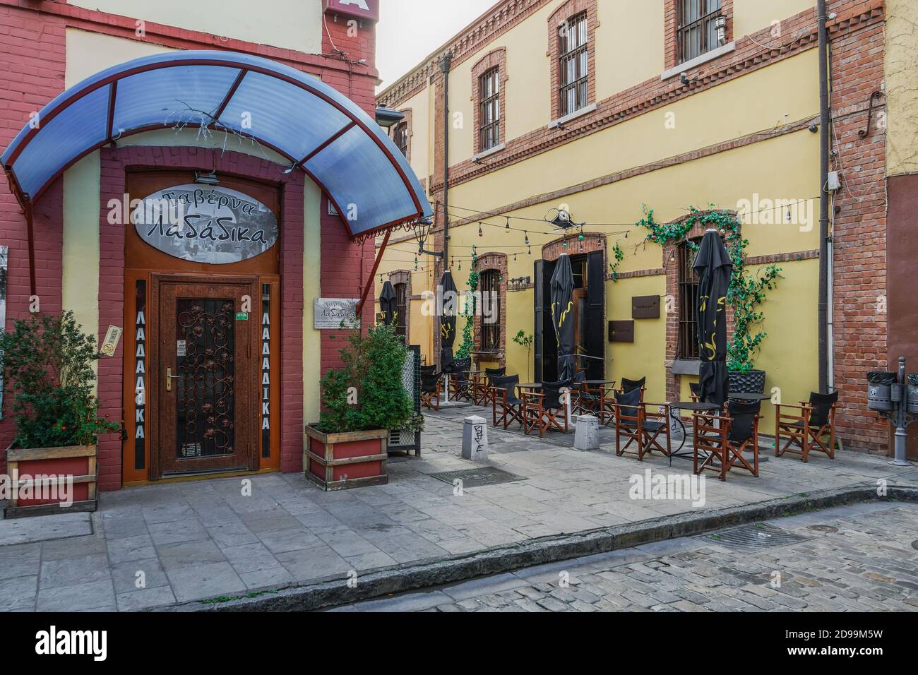 Thessaloniki greece ladadika district crowd hi-res stock photography ...