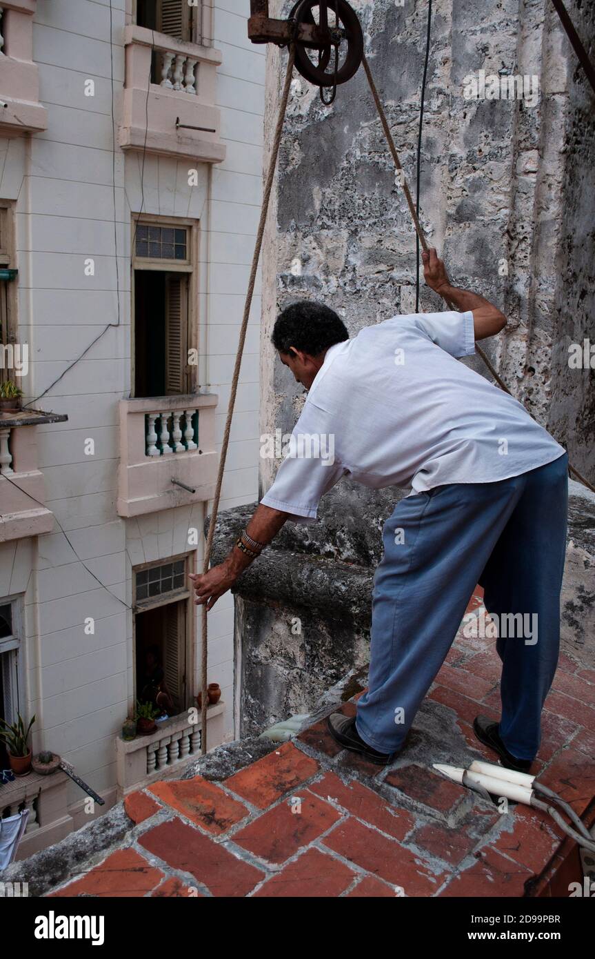 Lifting ladder hi-res stock photography and images - Alamy