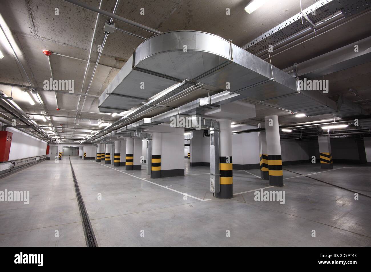 Underground parking ramp slope hi-res stock photography and images - Alamy