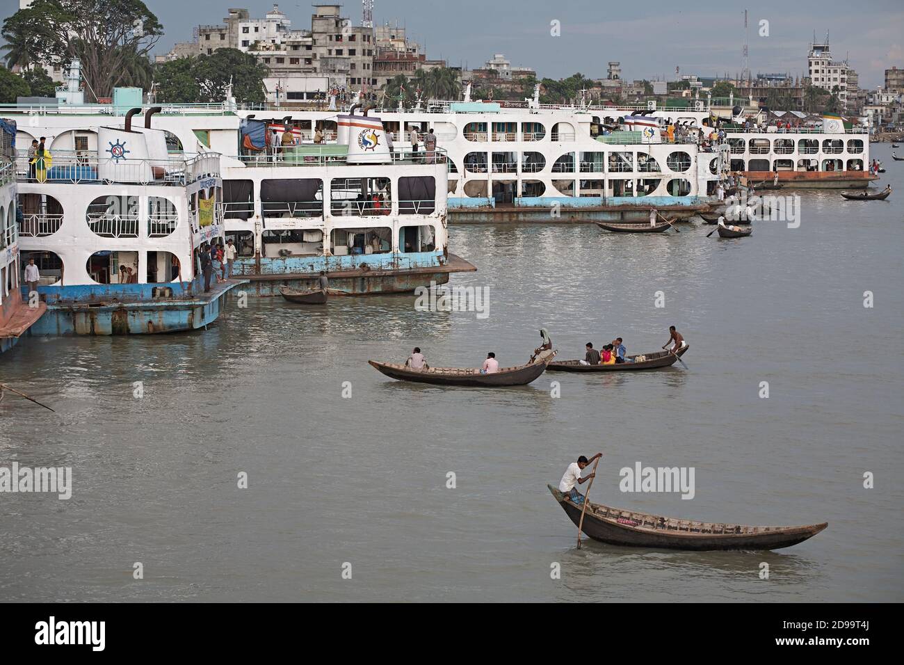 Dhaka, Bangladesh, July 2009. Passengers and rowers on the rowboats at ...