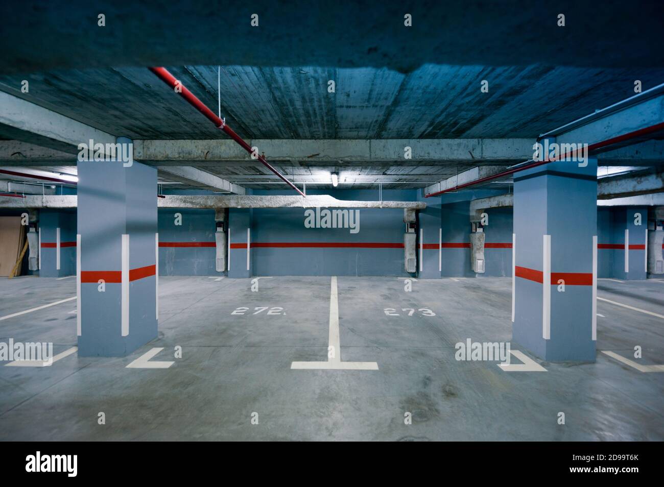 Underground parking ramp slope hi-res stock photography and images - Alamy