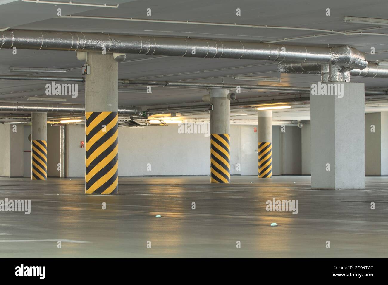 Underground parking ramp slope hi-res stock photography and images - Alamy