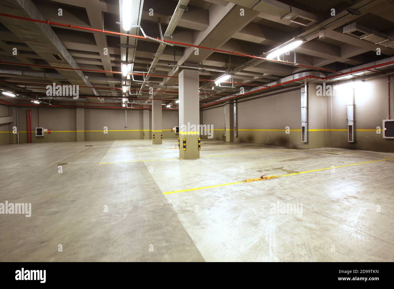 Underground parking ramp slope hi-res stock photography and images - Alamy
