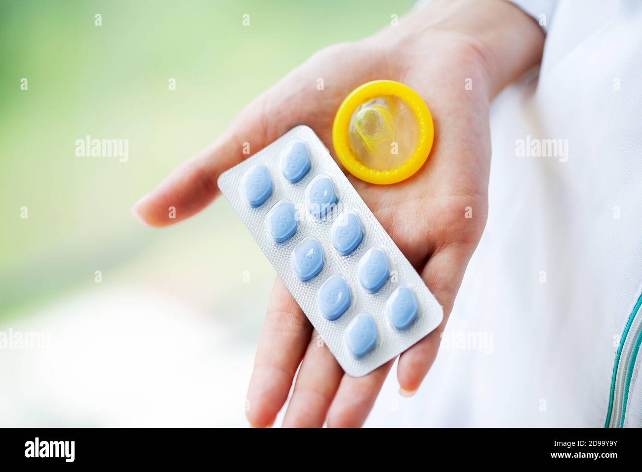 Male potency pills hi-res stock photography and images - Alamy