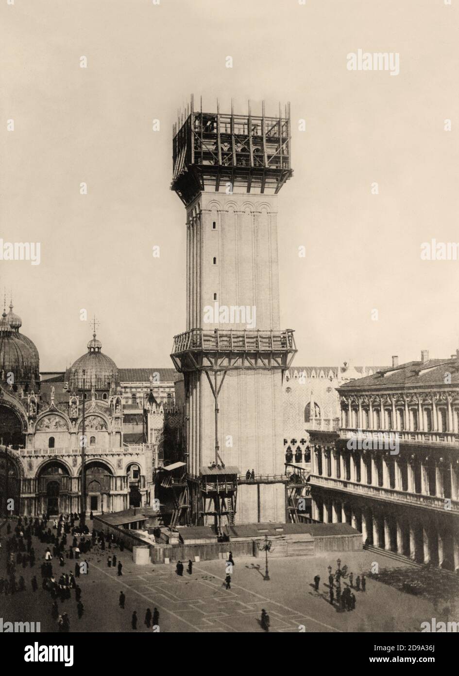 Collapse campanile venice 1902 hi-res stock photography and images - Alamy