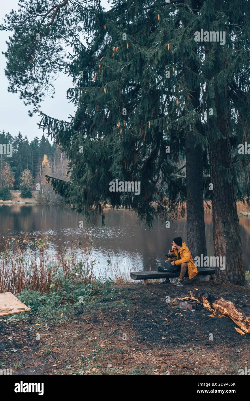 Sit next to the tree hi-res stock photography and images - Alamy