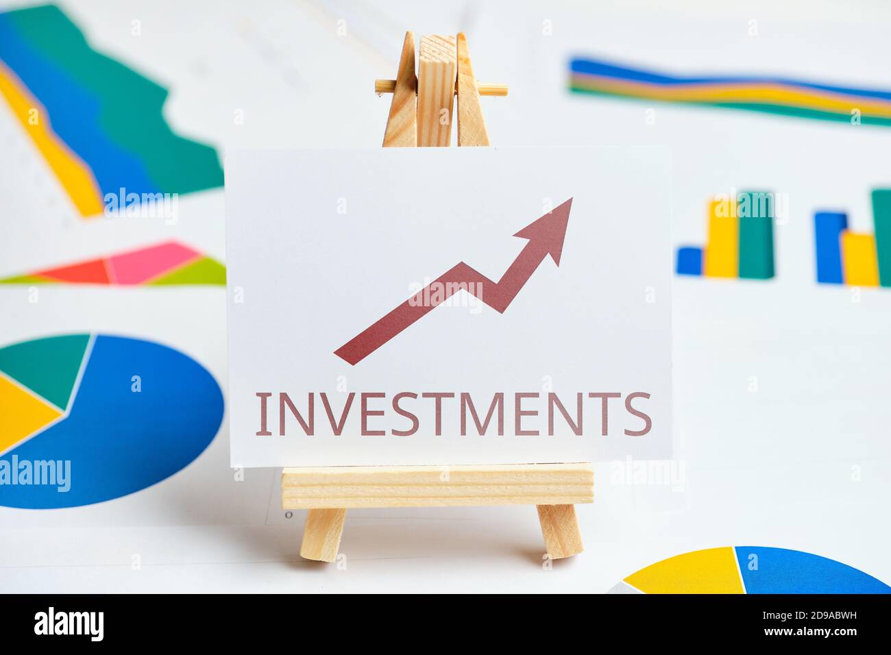 Business concept graphs reports hi-res stock photography and images - Alamy