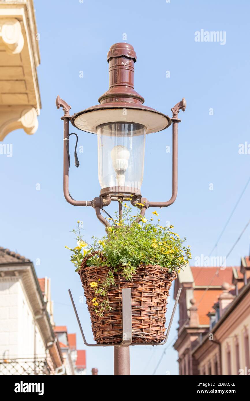Lamp post with flower basket hi-res stock photography and images - Alamy