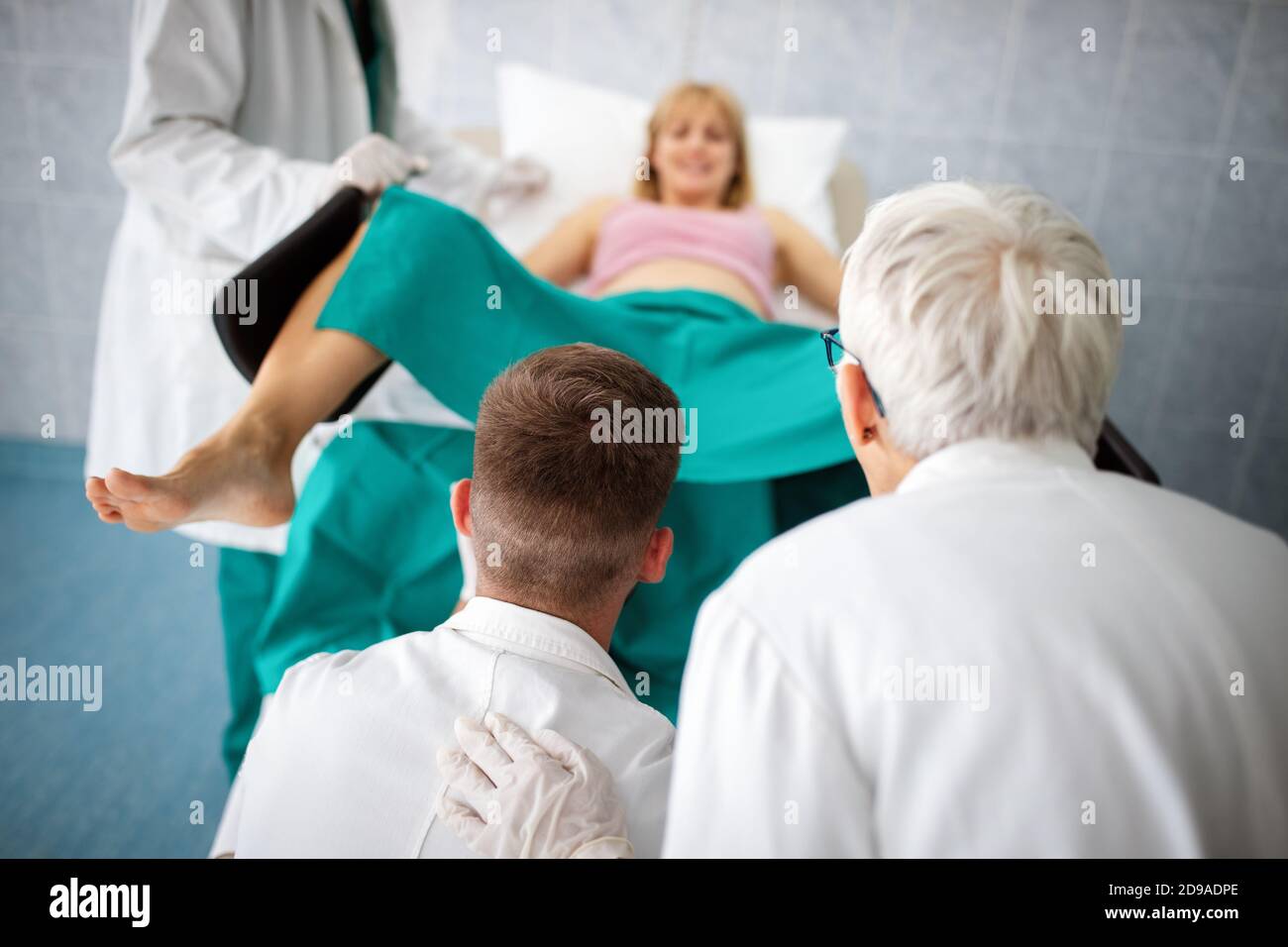 Woman giving birth midwife nurse hi-res stock photography and images ...