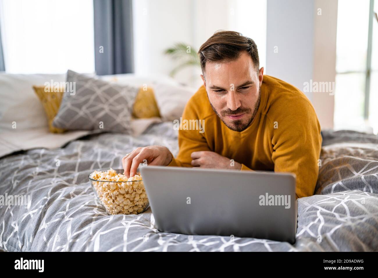 Man watching computer screen hi-res stock photography and images - Alamy