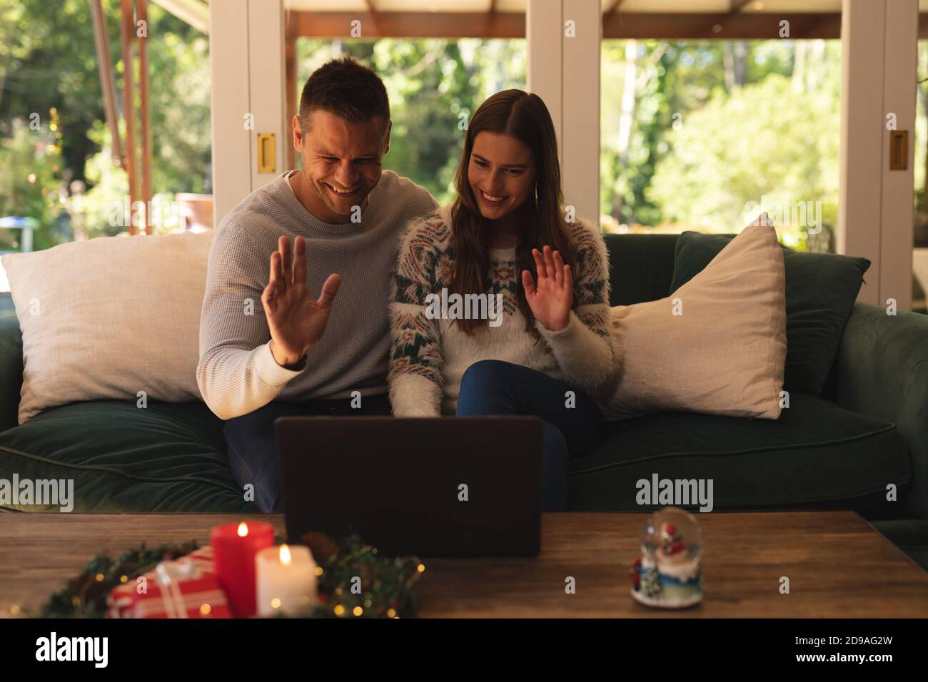 People waving their hands hi-res stock photography and images - Alamy