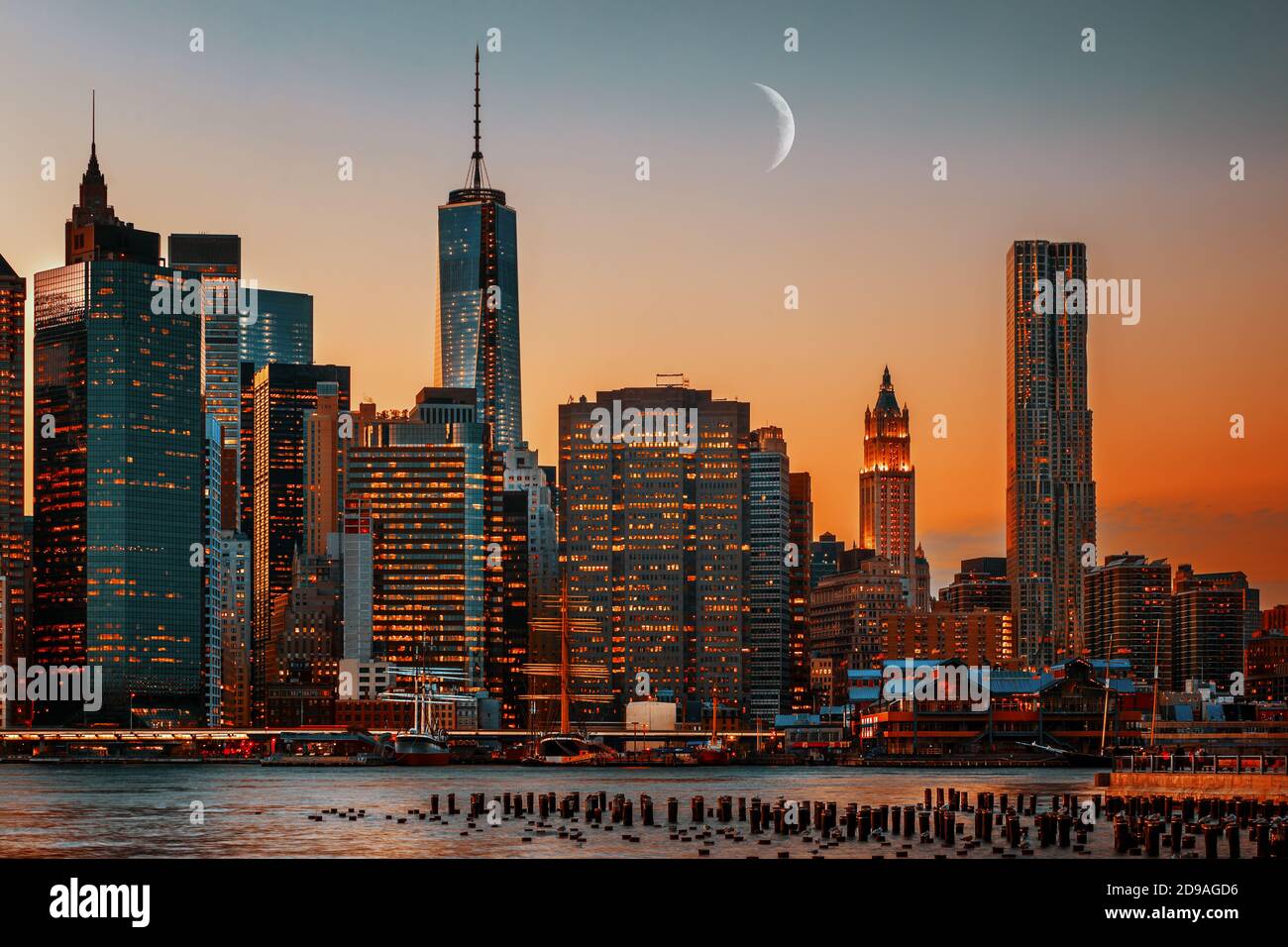Moon over Manhattan. New York City skyline Stock Photo - Alamy