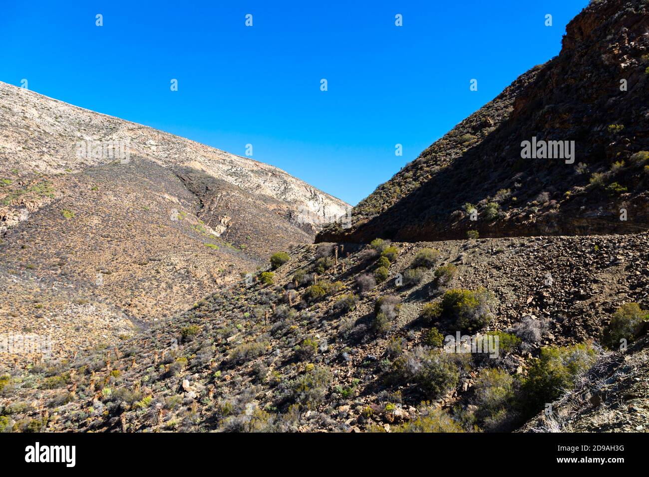 Mountain pass through a valley Stock Photo - Alamy