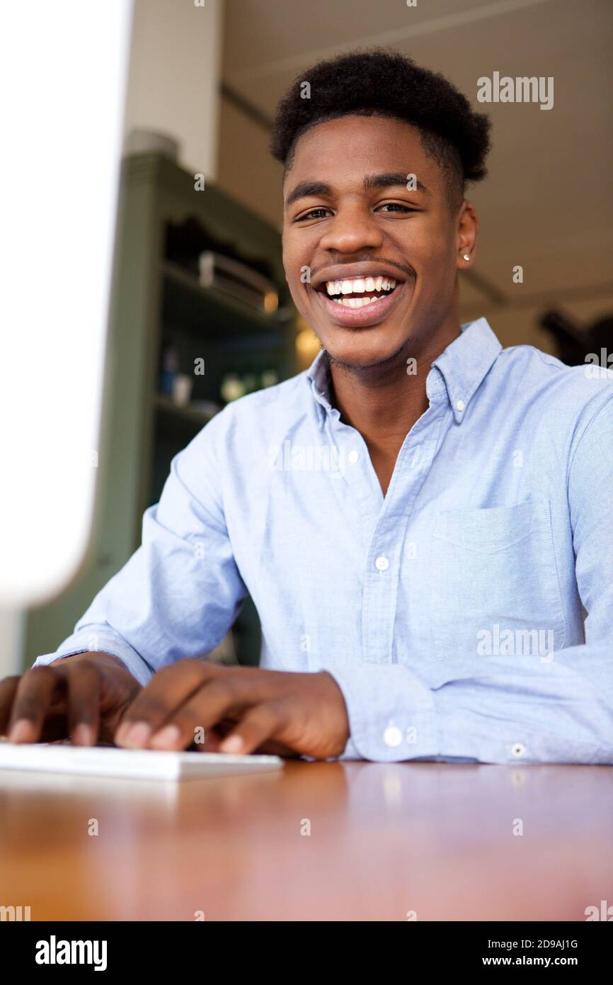 African man computer hi-res stock photography and images - Alamy