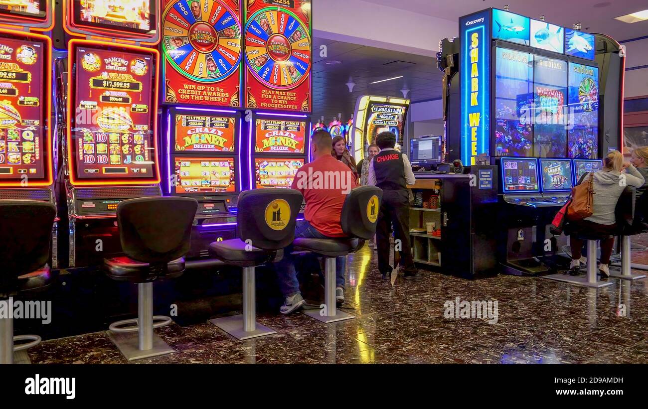 Las vegas airport slot machines hi-res stock photography and images - Alamy
