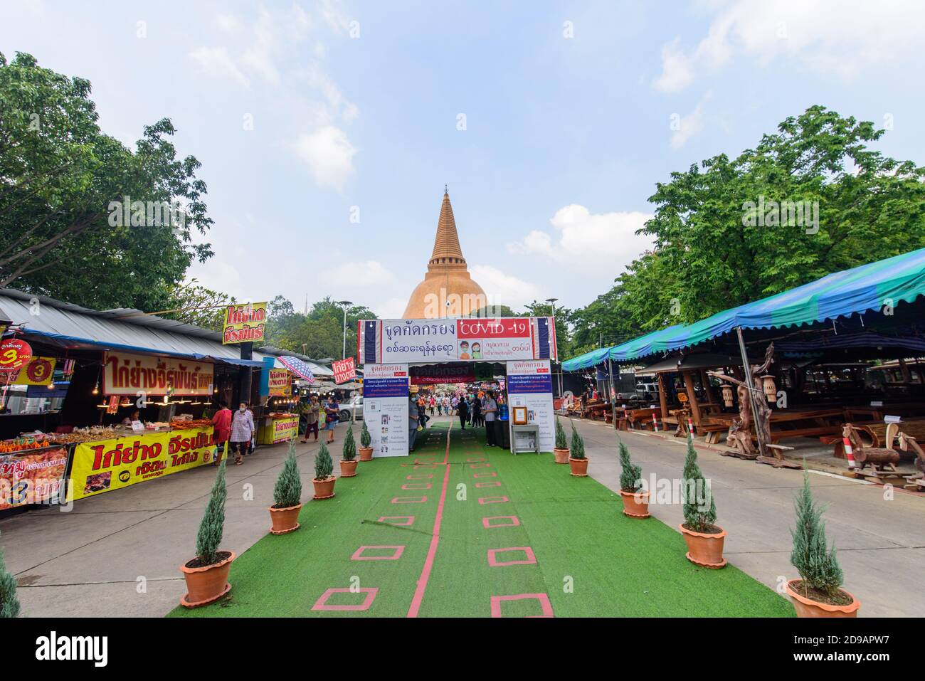 Nakhonpathom, Thailand - 31 October, 2020: A lot of people shoping ...