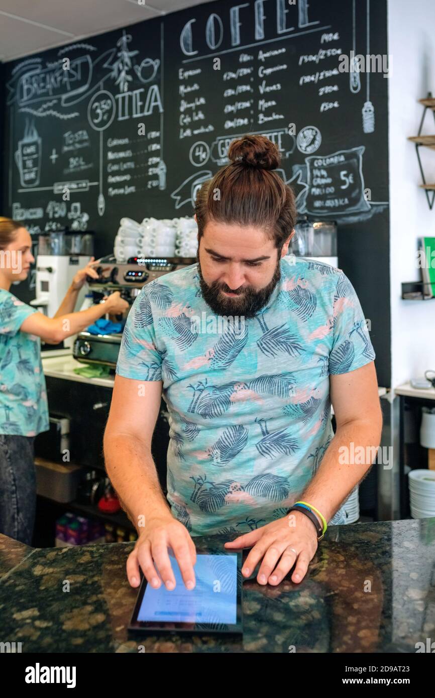 Digital accounts hi-res stock photography and images - Alamy