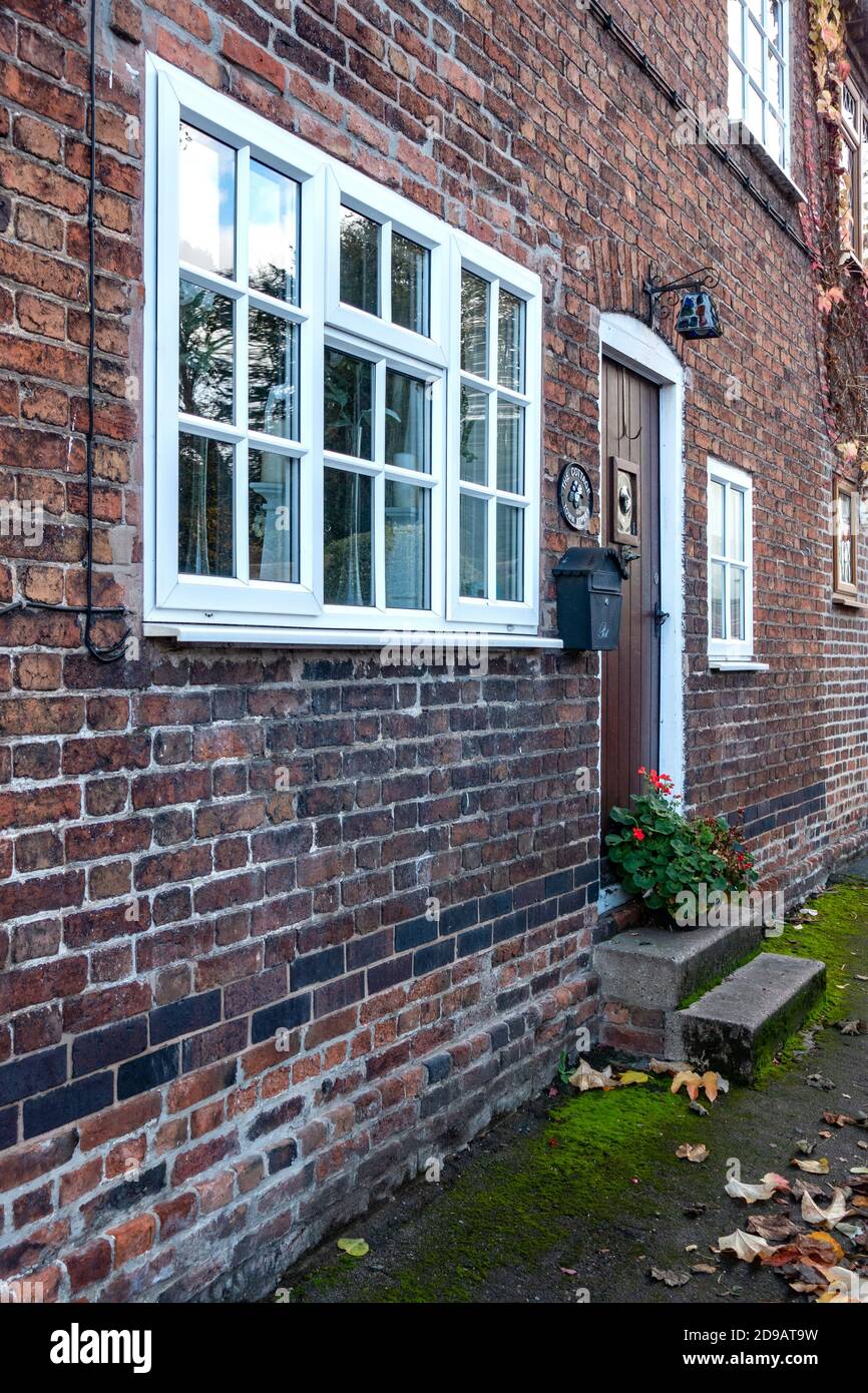 Steps pavement front door hi-res stock photography and images - Alamy