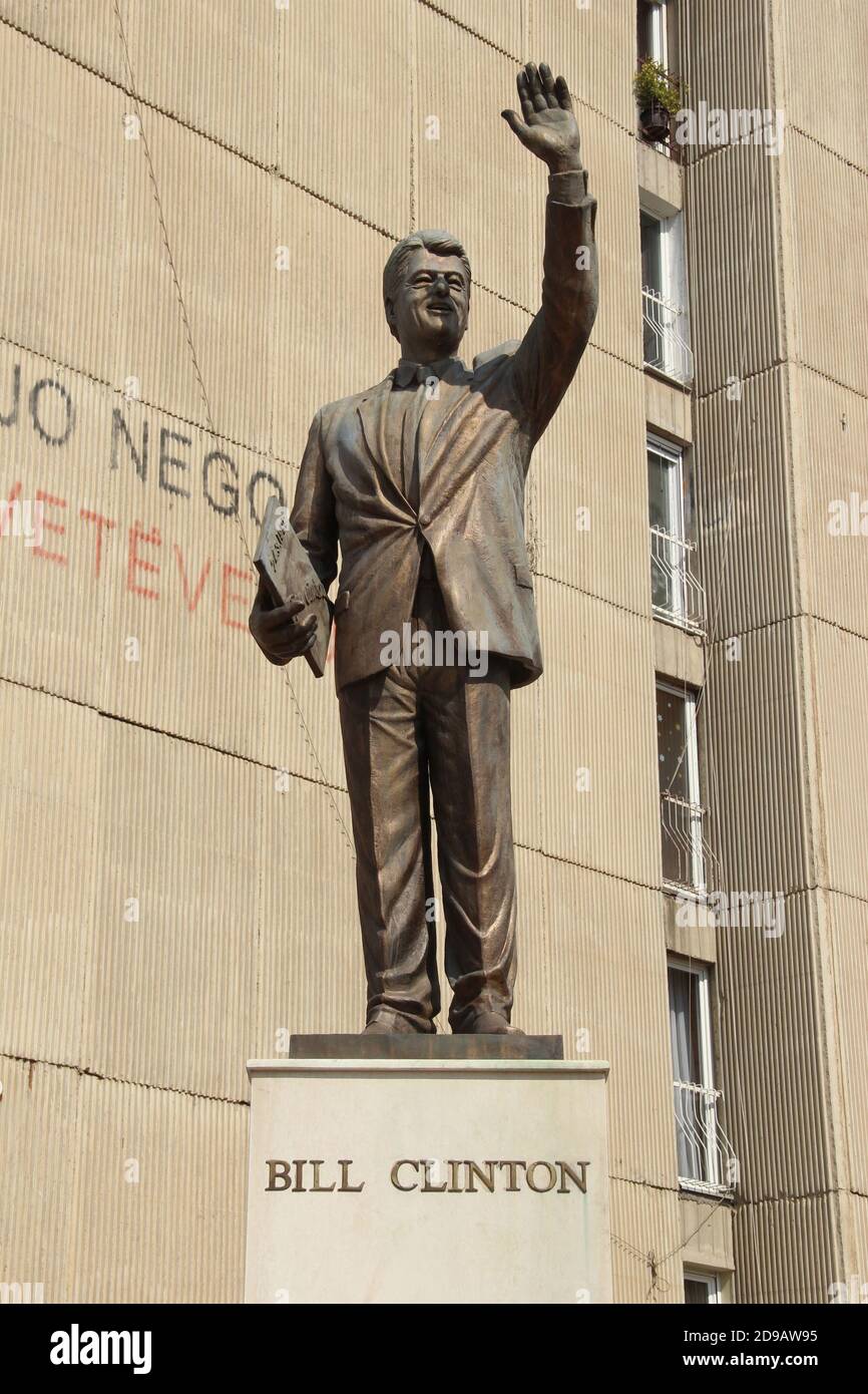 Bill Clinton statue on Bill Clinton Boulevard in Pristina, Kosovo Stock ...