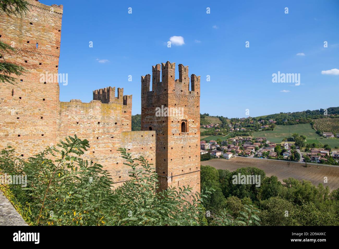 Village castle emilia romagna hi-res stock photography and images - Alamy
