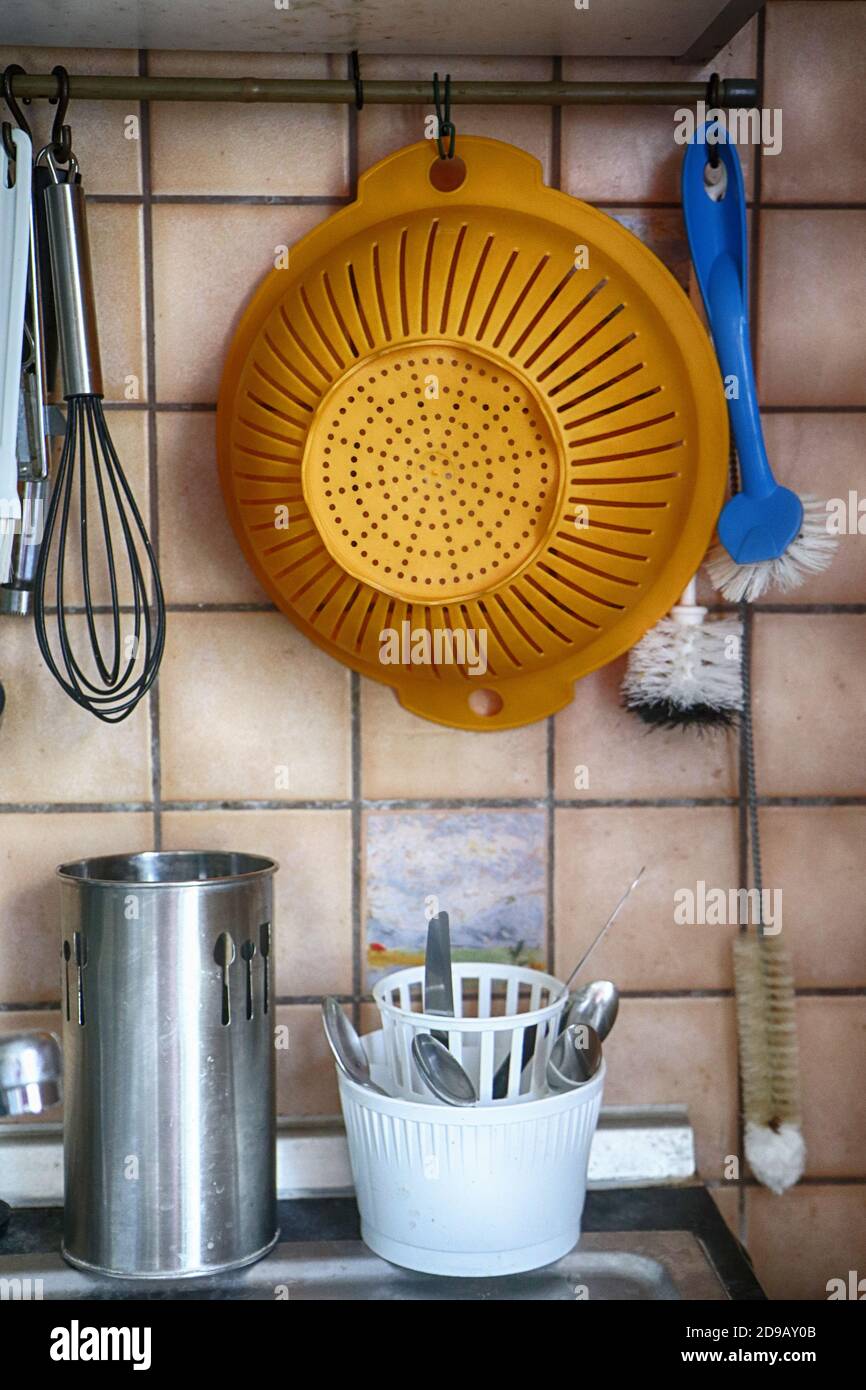 Hanging utensils hi-res stock photography and images - Alamy