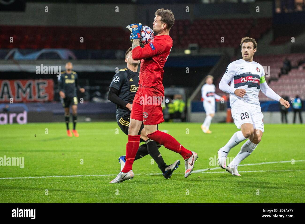 Goalkeeper mikkel andersen hi-res stock photography and images - Alamy