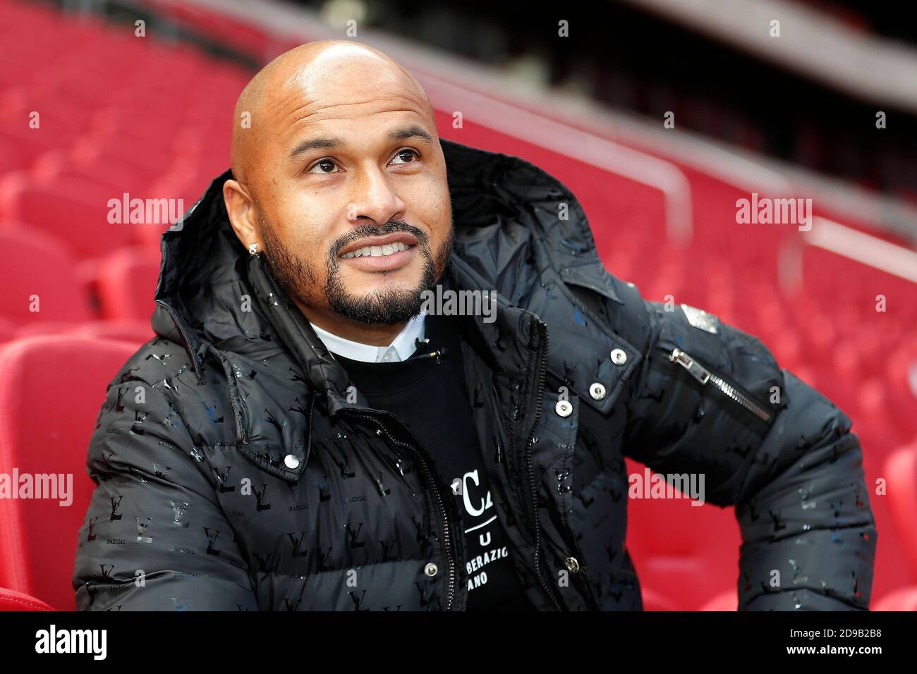 Amsterdam, Netherlands. 04th Nov, 2020. AMSTERDAM, 04-11-2020 book ...