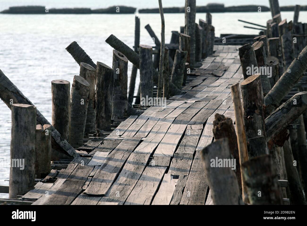 Old wood bridge to sea Stock Photo - Alamy