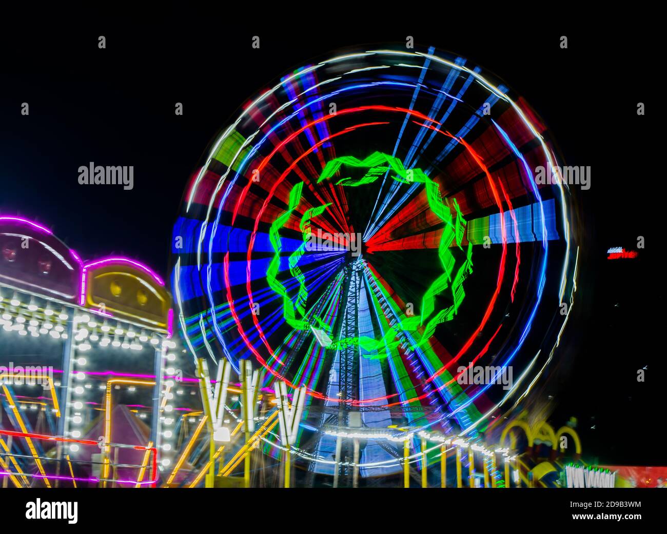 Night View of Amusement park rides, Ferris Wheel in diwali fair Stock ...