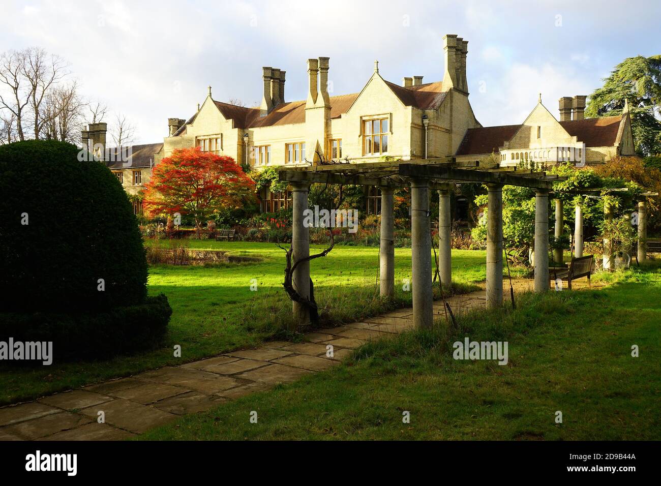 Gardens at the Lodge - the RSPB's headquarters at Sandy Heath ...