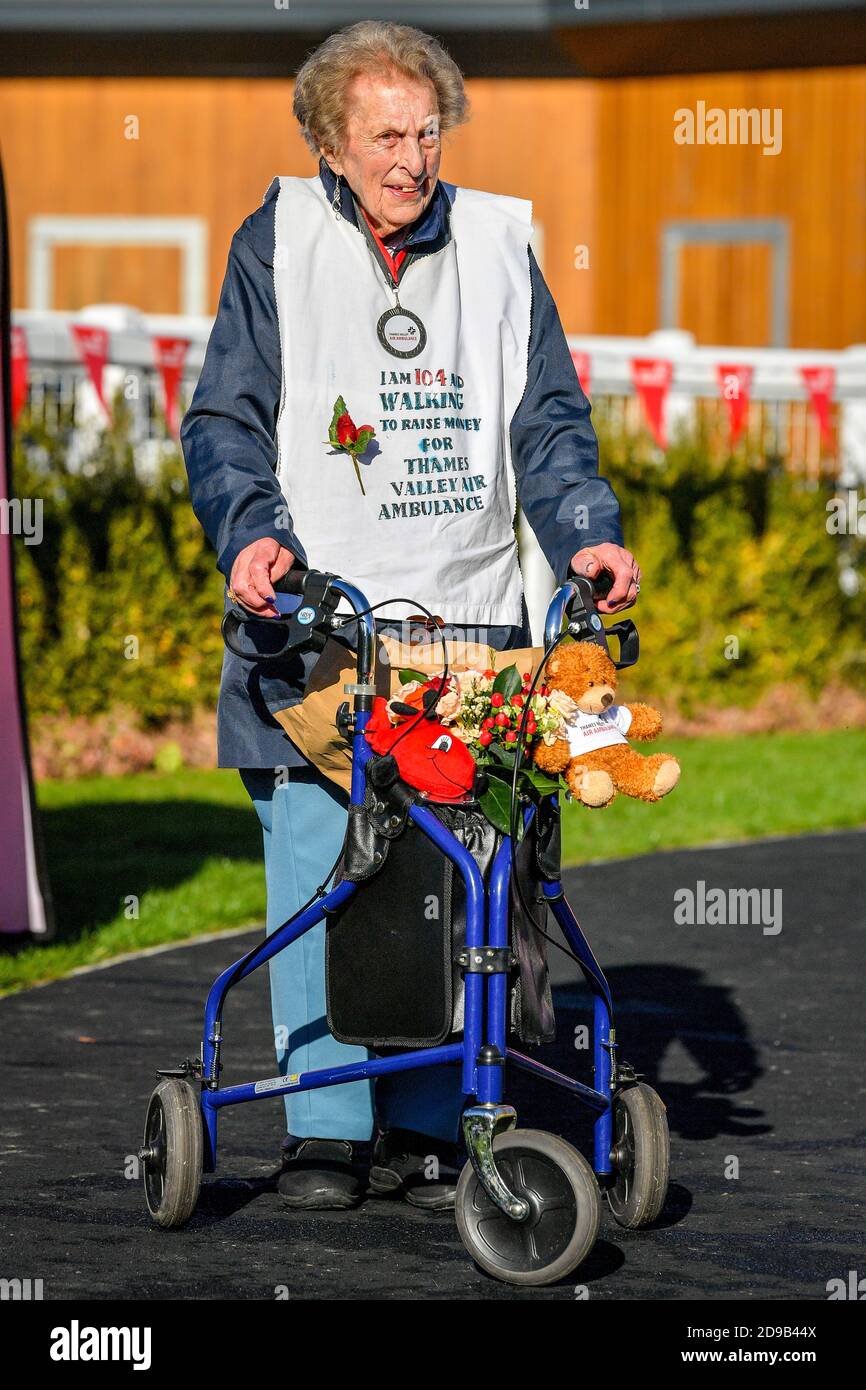 104-year-old Ruth Saunders crosses her finishing line at Newbury ...