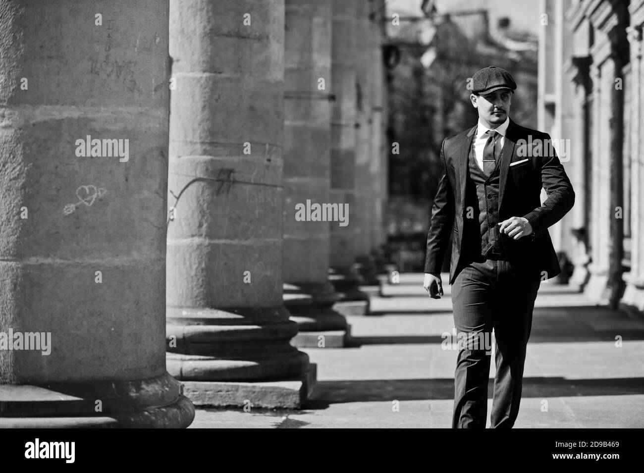1920s man suit fashion Black and White Stock Photos & Images - Alamy