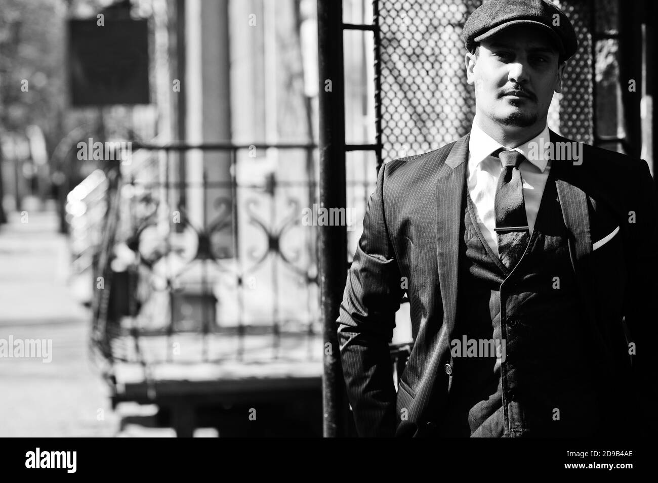 1920s man suit fashion Black and White Stock Photos & Images - Alamy