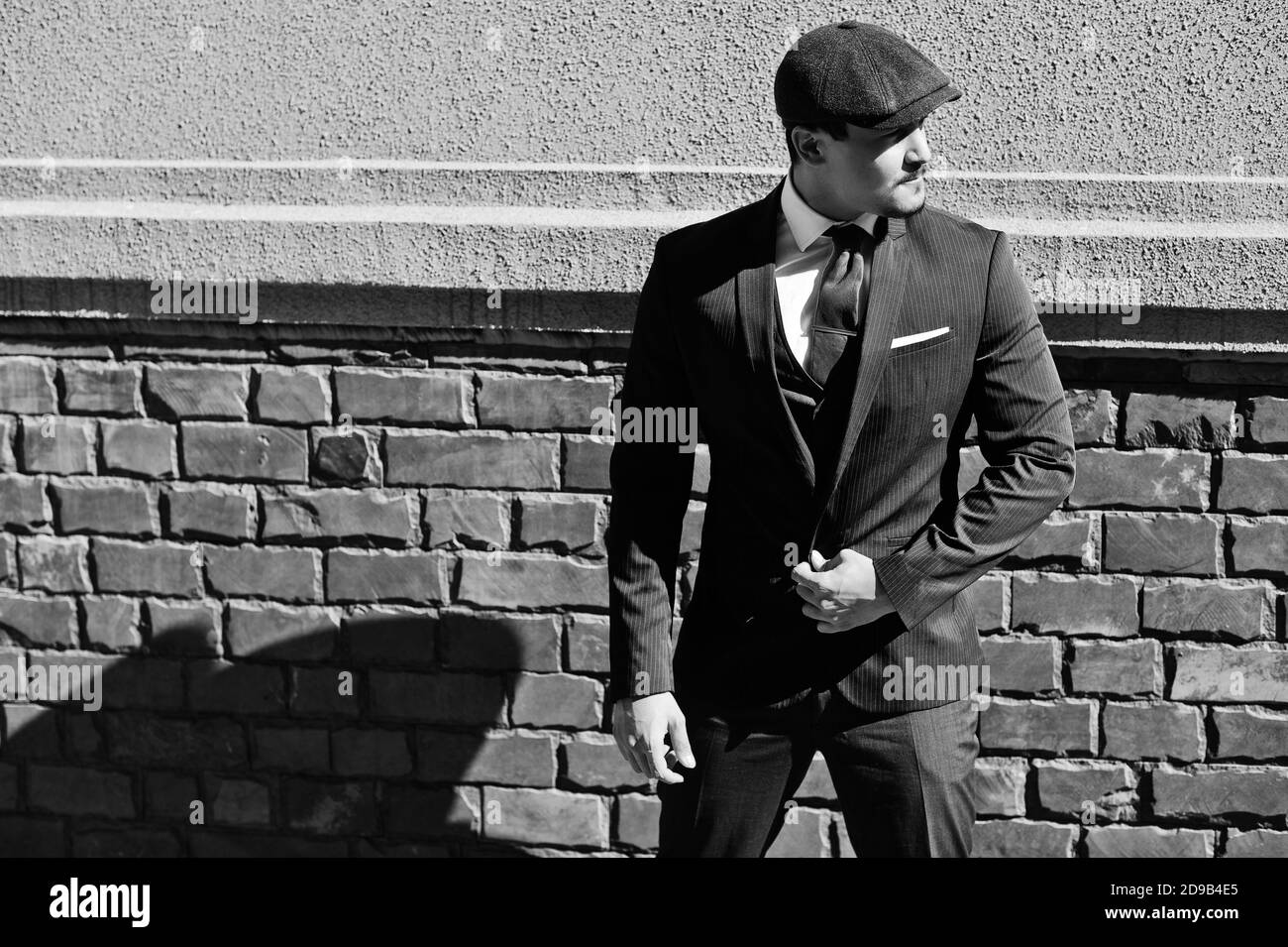 1920s man suit fashion Black and White Stock Photos & Images - Alamy