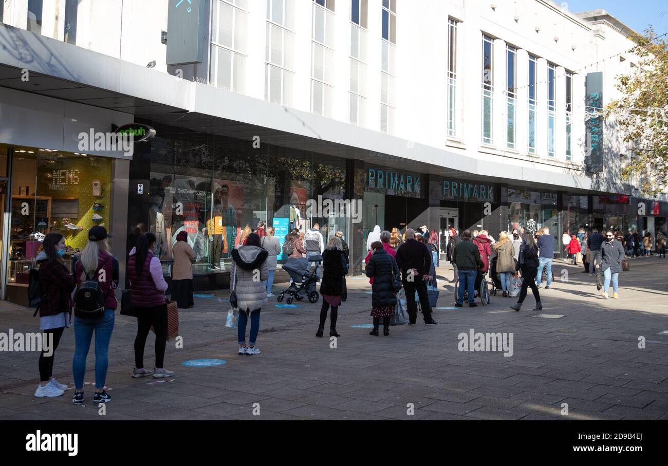 Shoppers ampics hi-res stock photography and images - Alamy