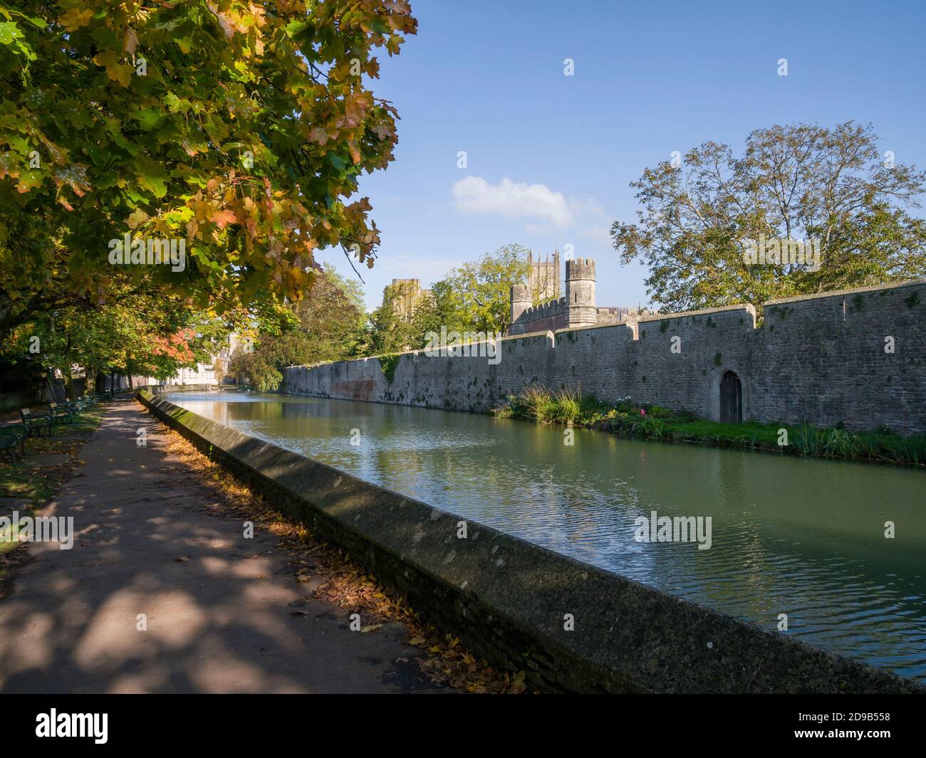 The Bishops Palace moat and wall in autumn in the city of Wells ...