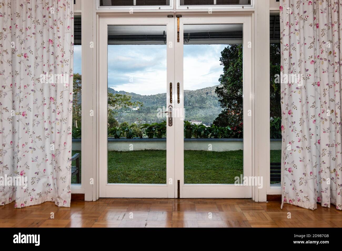Interior view through open door hi-res stock photography and images - Alamy