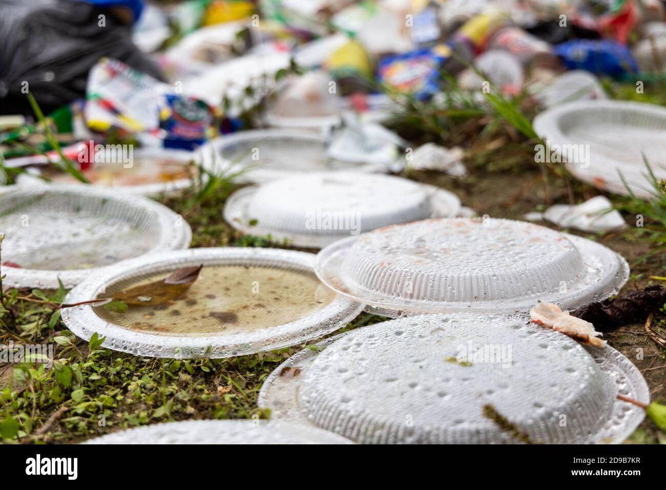 Plastic plates waste hi-res stock photography and images - Alamy
